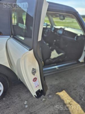 White MINI Clubman 2012 in Daugavpils, with an engine capacity of 2.00 L and mileage of 174 thousand km for 6750 €, photo 9 on AUTOMOTO.COM.LV