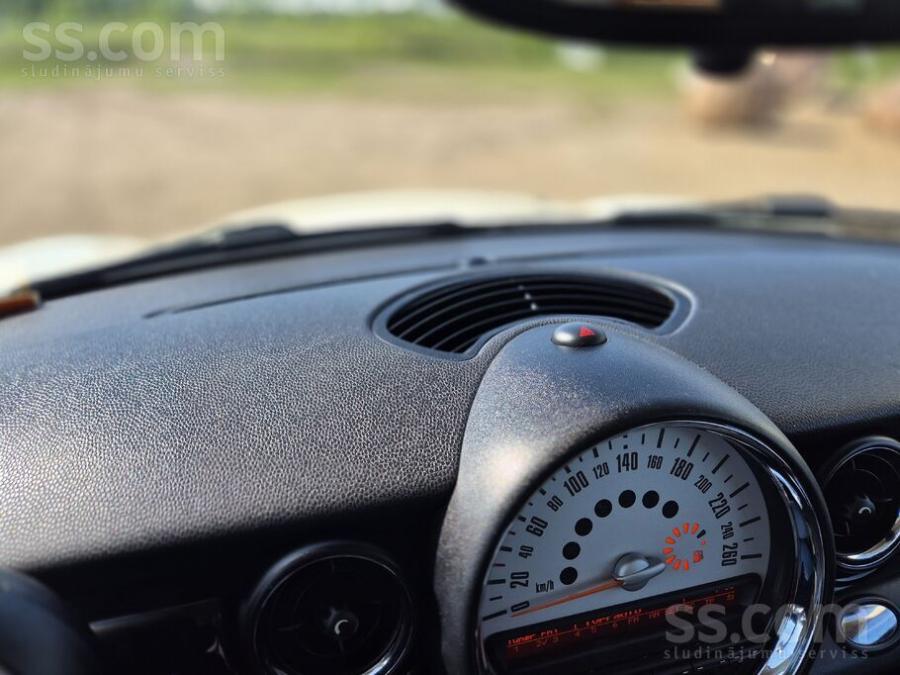 White MINI Clubman 2012 in Daugavpils, with an engine capacity of 2.00 L and mileage of 174 thousand km for 6750 €, photo 21 on AUTOMOTO.COM.LV