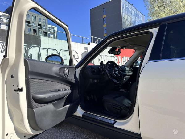 White MINI Clubman 2016 in Vilnius, with an engine capacity of 2.00 L and mileage of 150 thousand km for 12100 €, photo 11 on AUTOMOTO.COM.LV