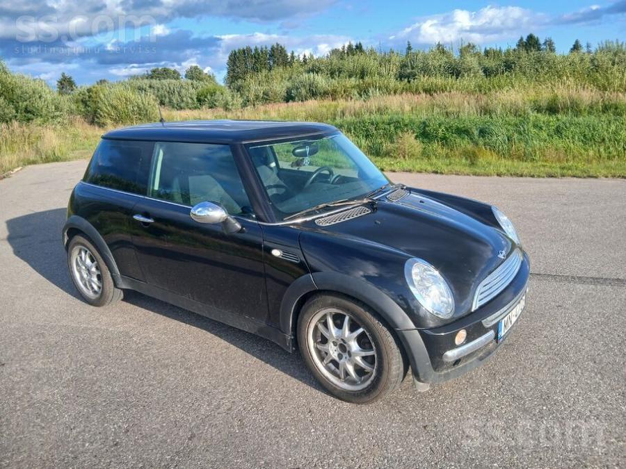Black MINI Cooper 2002 in Gulbene, with an engine capacity of 1.60 L and mileage of 273 thousand km for 1395 €, photo 1 on AUTOMOTO.COM.LV