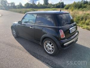 Black MINI Cooper 2002 in Gulbene, with an engine capacity of 1.60 L and mileage of 273 thousand km for 1395 €, photo 4 on AUTOMOTO.COM.LV