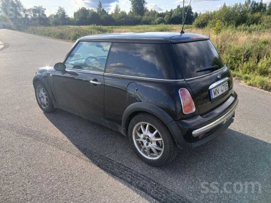 Black MINI Cooper 2002 in Gulbene, with an engine capacity of 1.60 L and mileage of 273 thousand km for 1395 €, photo 4 on AUTOMOTO.COM.LV