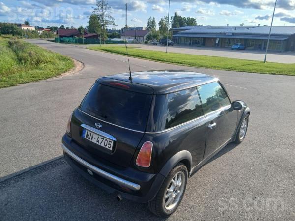 Black MINI Cooper 2002 in Gulbene, with an engine capacity of 1.60 L and mileage of 273 thousand km for 1395 €, photo 5 on AUTOMOTO.COM.LV