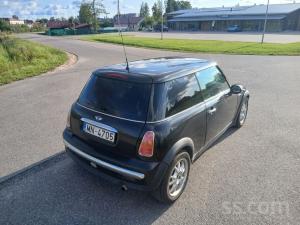 Black MINI Cooper 2002 in Gulbene, with an engine capacity of 1.60 L and mileage of 273 thousand km for 1395 €, photo 7 on AUTOMOTO.COM.LV