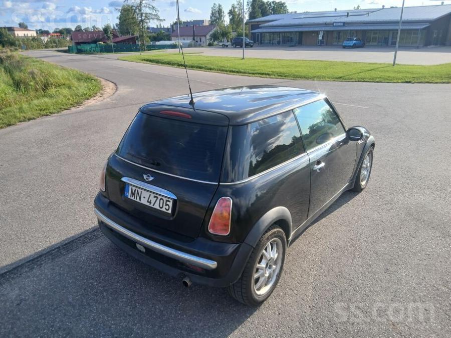 Black MINI Cooper 2002 in Gulbene, with an engine capacity of 1.60 L and mileage of 273 thousand km for 1395 €, photo 7 on AUTOMOTO.COM.LV