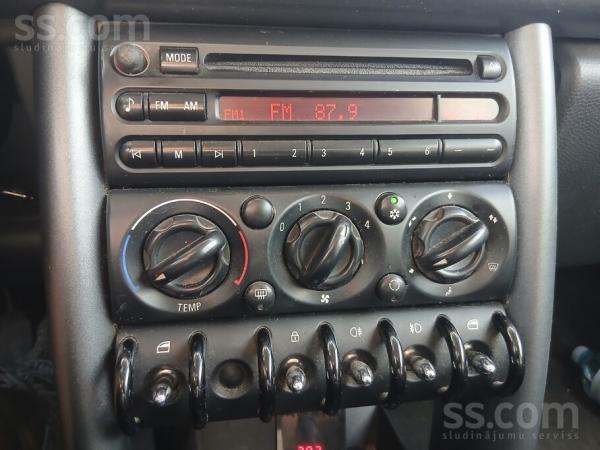 Black MINI Cooper 2002 in Gulbene, with an engine capacity of 1.60 L and mileage of 273 thousand km for 1395 €, photo 7 on AUTOMOTO.COM.LV