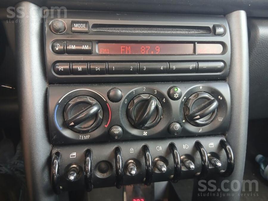 Black MINI Cooper 2002 in Gulbene, with an engine capacity of 1.60 L and mileage of 273 thousand km for 1395 €, photo 8 on AUTOMOTO.COM.LV