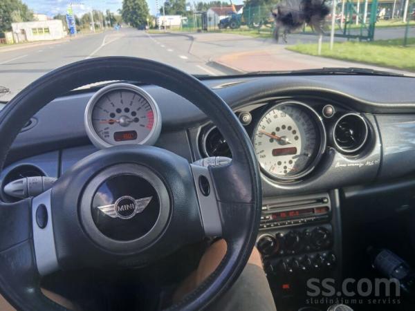 Black MINI Cooper 2002 in Gulbene, with an engine capacity of 1.60 L and mileage of 273 thousand km for 1395 €, photo 8 on AUTOMOTO.COM.LV
