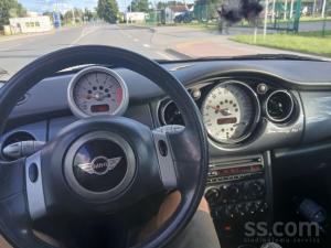 Black MINI Cooper 2002 in Gulbene, with an engine capacity of 1.60 L and mileage of 273 thousand km for 1395 €, photo 9 on AUTOMOTO.COM.LV