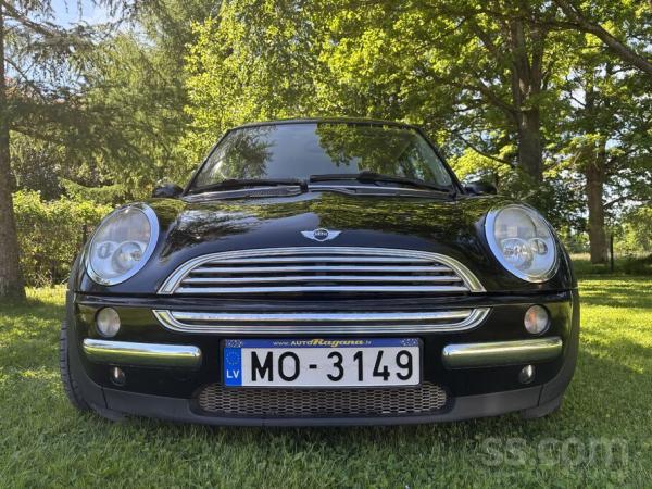 Black MINI Cooper 2003 in Cesis, with an engine capacity of 1.60 L and mileage of 197 thousand km for 2350 €, photo 2 on AUTOMOTO.COM.LV