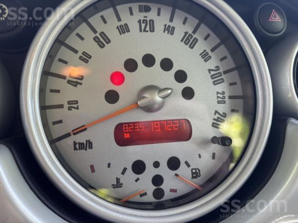 Black MINI Cooper 2003 in Cesis, with an engine capacity of 1.60 L and mileage of 197 thousand km for 2350 €, photo 8 on AUTOMOTO.COM.LV