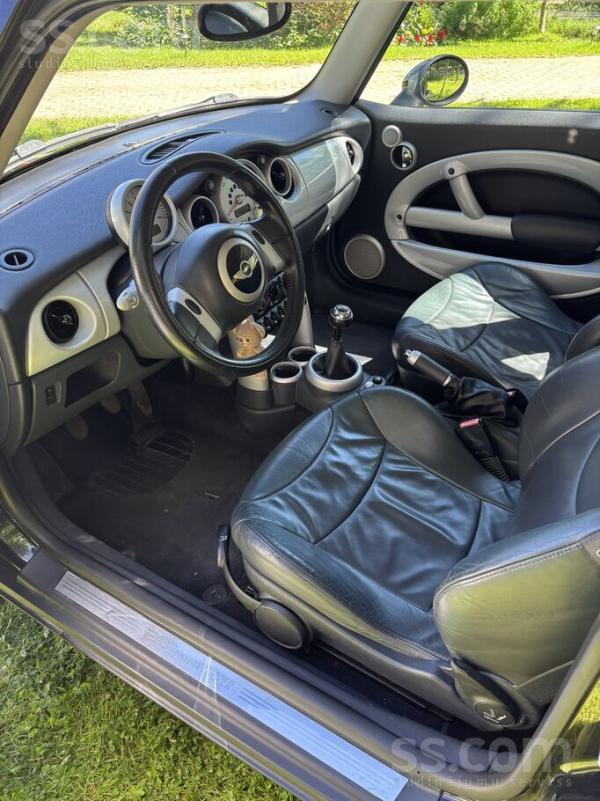 Black MINI Cooper 2003 in Cesis, with an engine capacity of 1.60 L and mileage of 197 thousand km for 2350 €, photo 9 on AUTOMOTO.COM.LV