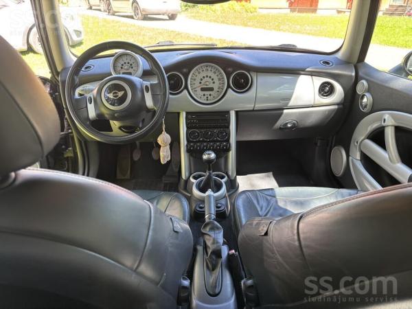 Black MINI Cooper 2003 in Cesis, with an engine capacity of 1.60 L and mileage of 197 thousand km for 2350 €, photo 10 on AUTOMOTO.COM.LV