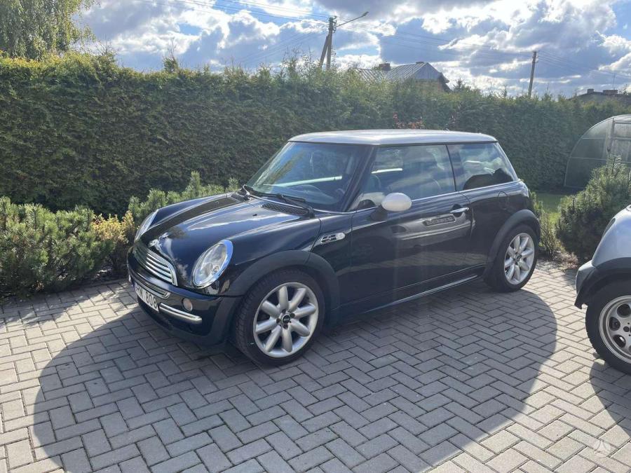 Black MINI Cooper 2003 in Kaunas, with an engine capacity of 1.60 L and mileage of 270 thousand km for 1400 €, photo 4 on AUTOMOTO.COM.LV