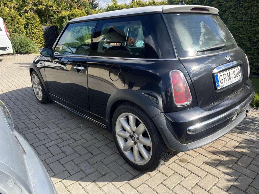 Black MINI Cooper 2003 in Kaunas, with an engine capacity of 1.60 L and mileage of 270 thousand km for 1400 €, photo 5 on AUTOMOTO.COM.LV