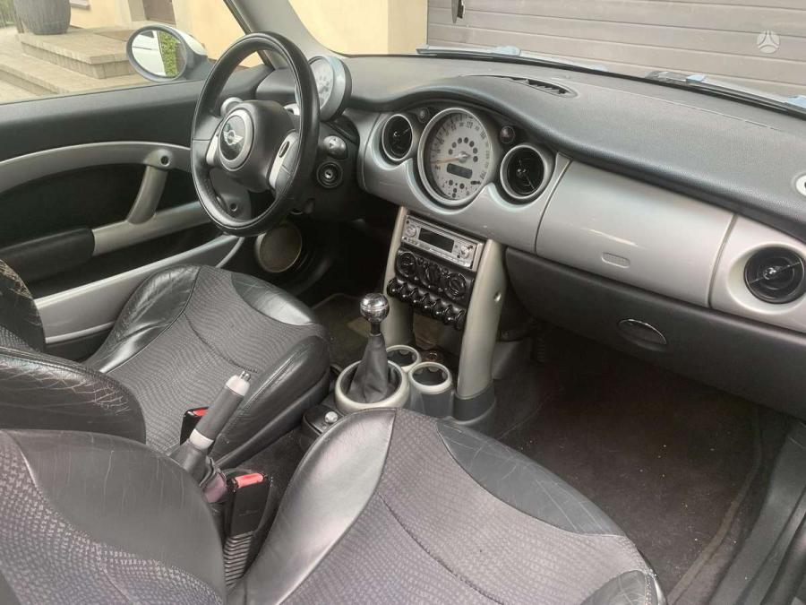 Black MINI Cooper 2003 in Kaunas, with an engine capacity of 1.60 L and mileage of 270 thousand km for 1400 €, photo 9 on AUTOMOTO.COM.LV