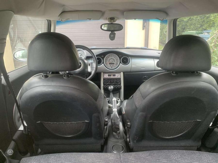 Black MINI Cooper 2003 in Kaunas, with an engine capacity of 1.60 L and mileage of 270 thousand km for 1400 €, photo 10 on AUTOMOTO.COM.LV