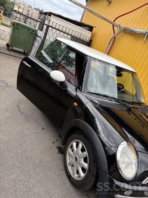 Black MINI Cooper 2004 in Riga, with an engine capacity of 1.60 L and mileage of 286 thousand km for 2300 €, photo  on AUTOMOTO.COM.LV