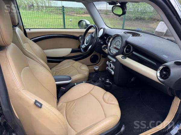 Black MINI Cooper 2006 in Riga, with an engine capacity of 1.60 L and mileage of 230 thousand km for 1795 €, photo 5 on AUTOMOTO.COM.LV
