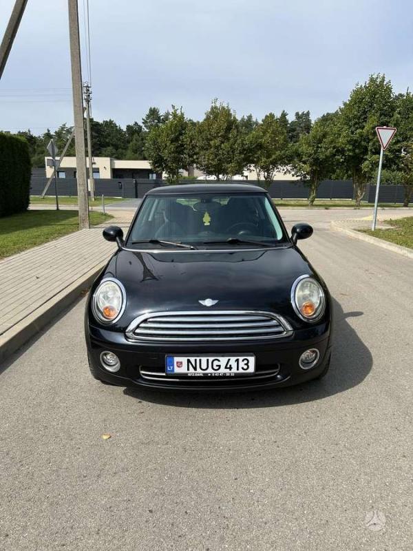 Black MINI Cooper 2006 in Kedainiai, with an engine capacity of 1.60 L and mileage of 210 thousand km for 2450 €, photo 1 on AUTOMOTO.COM.LV