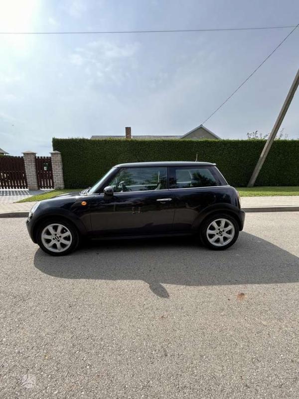 Black MINI Cooper 2006 in Kedainiai, with an engine capacity of 1.60 L and mileage of 210 thousand km for 2450 €, photo 3 on AUTOMOTO.COM.LV