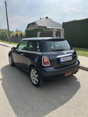 Black MINI Cooper 2006 in Kedainiai, with an engine capacity of 1.60 L and mileage of 210 thousand km for 2450 €, photo 5 on AUTOMOTO.COM.LV