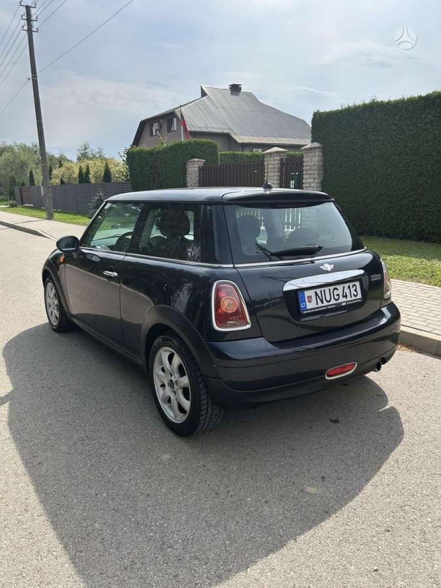 Black MINI Cooper 2006 in Kedainiai, with an engine capacity of 1.60 L and mileage of 210 thousand km for 2450 €, photo 5 on AUTOMOTO.COM.LV