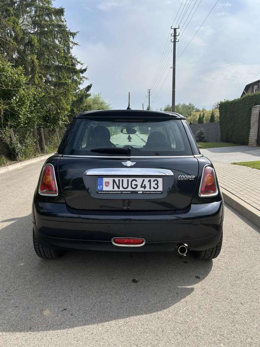 Black MINI Cooper 2006 in Kedainiai, with an engine capacity of 1.60 L and mileage of 210 thousand km for 2450 €, photo 6 on AUTOMOTO.COM.LV