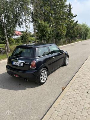 Black MINI Cooper 2006 in Kedainiai, with an engine capacity of 1.60 L and mileage of 210 thousand km for 2450 €, photo 7 on AUTOMOTO.COM.LV