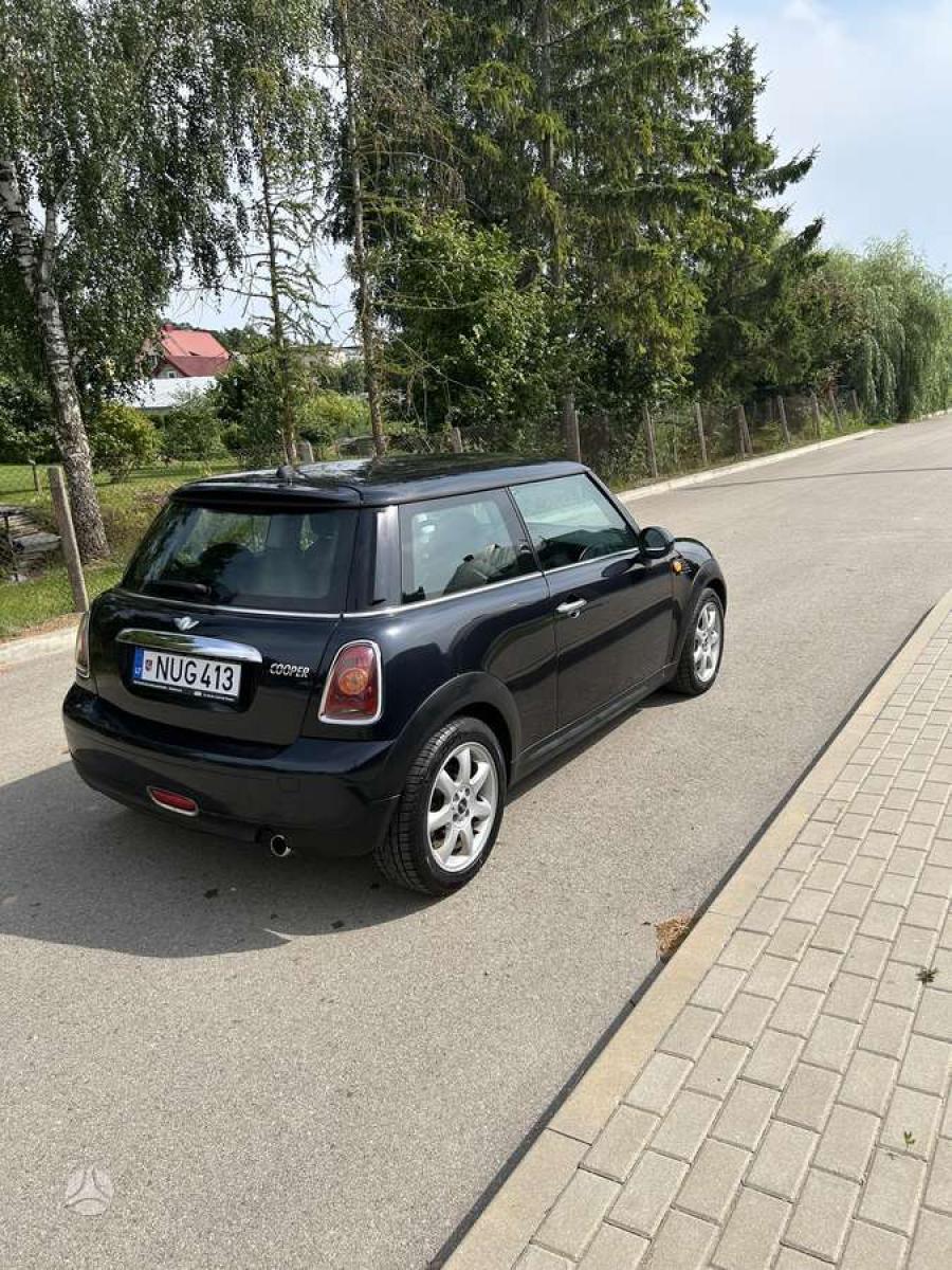 Black MINI Cooper 2006 in Kedainiai, with an engine capacity of 1.60 L and mileage of 210 thousand km for 2450 €, photo 7 on AUTOMOTO.COM.LV