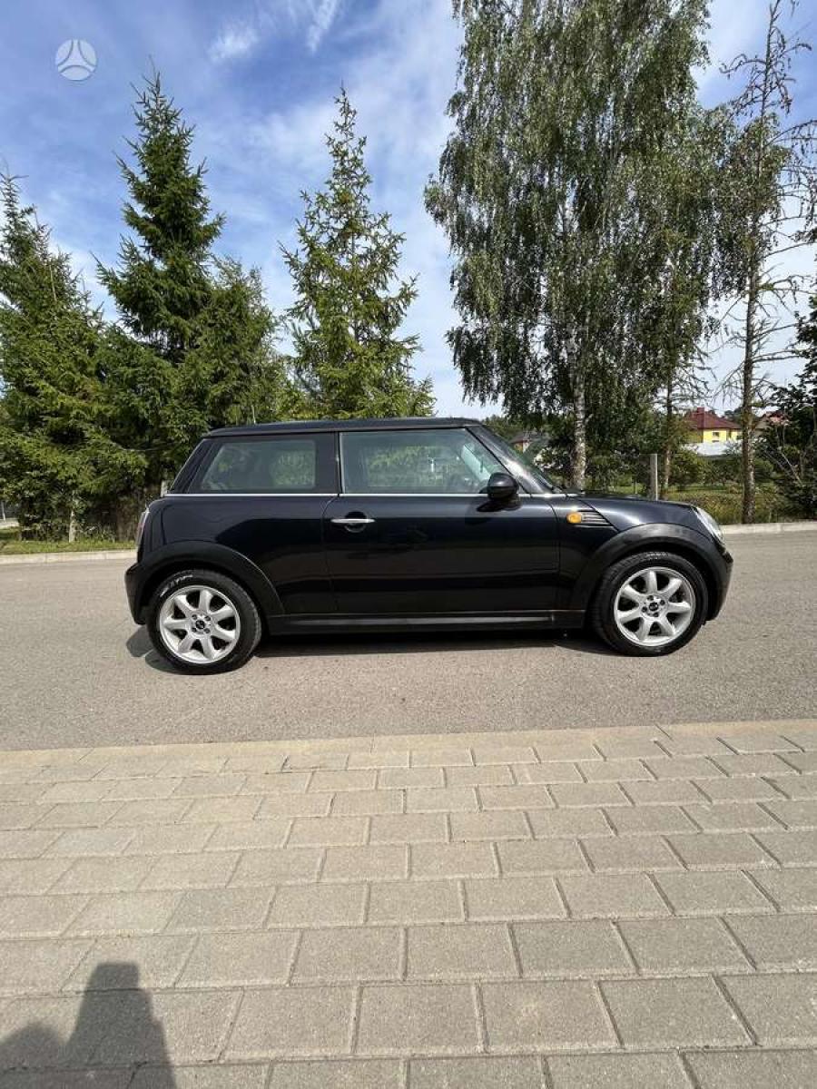 Black MINI Cooper 2006 in Kedainiai, with an engine capacity of 1.60 L and mileage of 210 thousand km for 2450 €, photo 8 on AUTOMOTO.COM.LV