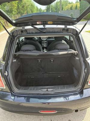 Black MINI Cooper 2006 in Kedainiai, with an engine capacity of 1.60 L and mileage of 210 thousand km for 2450 €, photo 14 on AUTOMOTO.COM.LV