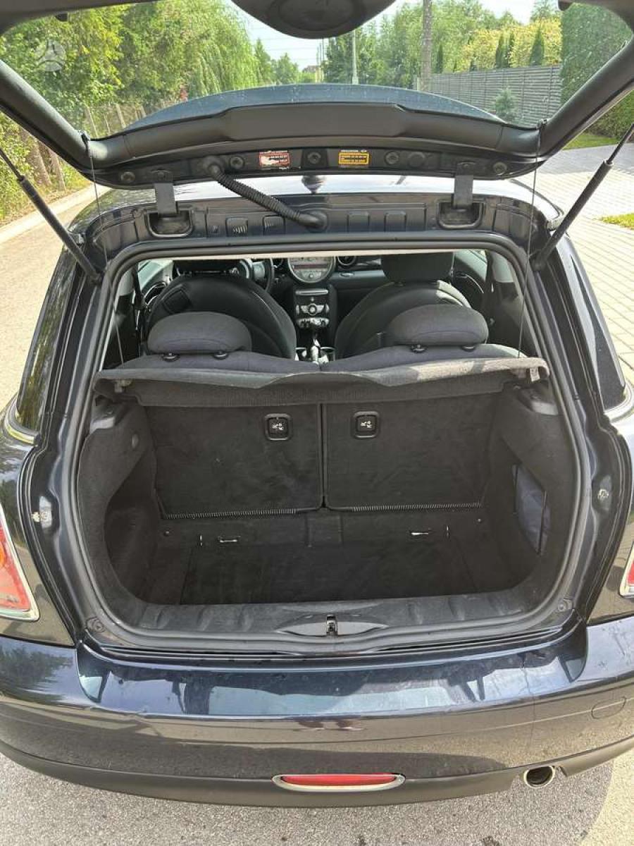 Black MINI Cooper 2006 in Kedainiai, with an engine capacity of 1.60 L and mileage of 210 thousand km for 2450 €, photo 14 on AUTOMOTO.COM.LV