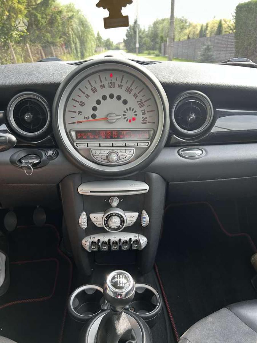 Black MINI Cooper 2006 in Kedainiai, with an engine capacity of 1.60 L and mileage of 210 thousand km for 2450 €, photo 20 on AUTOMOTO.COM.LV