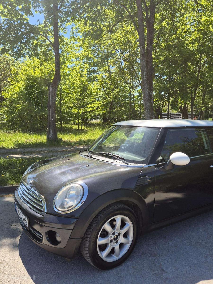Black MINI Cooper 2006 in Klaipeda, with an engine capacity of 1.60 L and mileage of 155 thousand km for 1600 €, photo 3 on AUTOMOTO.COM.LV
