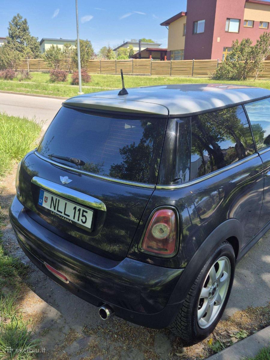 Black MINI Cooper 2006 in Klaipeda, with an engine capacity of 1.60 L and mileage of 155 thousand km for 1600 €, photo 5 on AUTOMOTO.COM.LV