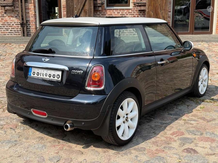 Black MINI Cooper 2007 in Klaipeda, with an engine capacity of 1.60 L and mileage of 122 thousand km for 5990 €, photo 4 on AUTOMOTO.COM.LV