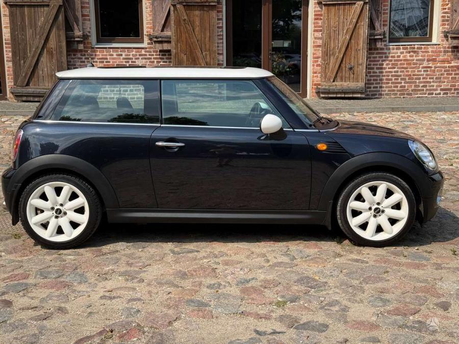 Black MINI Cooper 2007 in Klaipeda, with an engine capacity of 1.60 L and mileage of 122 thousand km for 5990 €, photo 11 on AUTOMOTO.COM.LV
