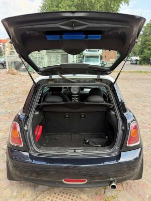 Black MINI Cooper 2007 in Klaipeda, with an engine capacity of 1.60 L and mileage of 122 thousand km for 5990 €, photo 12 on AUTOMOTO.COM.LV