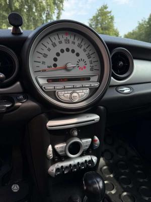 Black MINI Cooper 2007 in Klaipeda, with an engine capacity of 1.60 L and mileage of 122 thousand km for 5990 €, photo 13 on AUTOMOTO.COM.LV