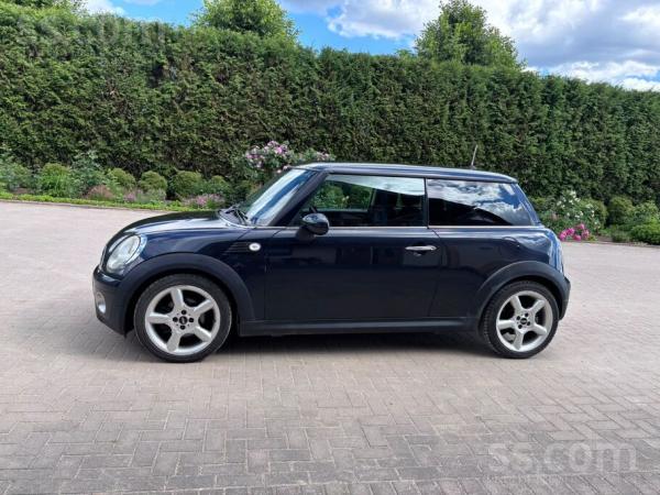 Black MINI Cooper 2008 in Cesis, with an engine capacity of 1.60 L and mileage of 281 thousand km for 2500 €, photo 1 on AUTOMOTO.COM.LV
