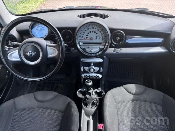 Black MINI Cooper 2008 in Cesis, with an engine capacity of 1.60 L and mileage of 281 thousand km for 2500 €, photo 3 on AUTOMOTO.COM.LV