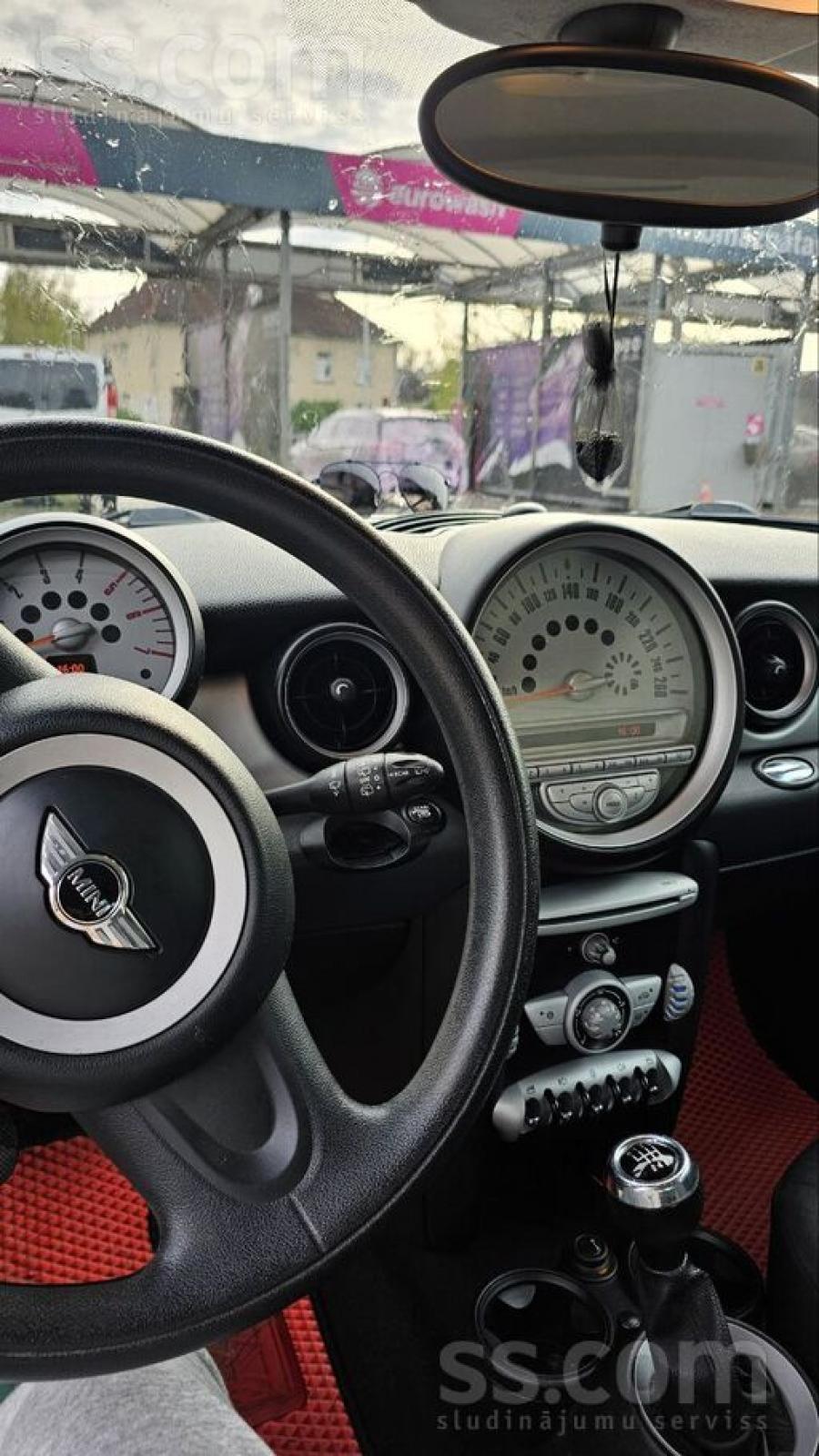 Melns MINI Cooper 2009 Rēzekne, ar dzinēja tilpumu 1.60 L un nobraukumu 364 tūkst. km par 2700 €, foto 3 vietnē AUTOMOTO.COM.LV