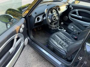 Black MINI Cooper 2001 in Vilnius, with an engine capacity of 1.60 L and mileage of 249 thousand km for 1450 €, photo 8 on AUTOMOTO.COM.LV