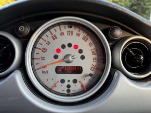 Black MINI Cooper 2001 in Vilnius, with an engine capacity of 1.60 L and mileage of 249 thousand km for 1450 €, photo 9 on AUTOMOTO.COM.LV