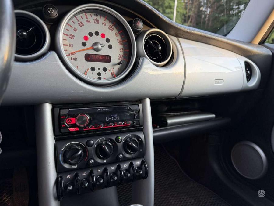 Black MINI Cooper 2001 in Vilnius, with an engine capacity of 1.60 L and mileage of 249 thousand km for 1450 €, photo 11 on AUTOMOTO.COM.LV
