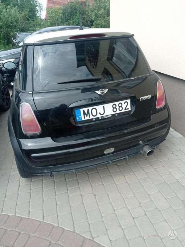 Black MINI Cooper 2002 in Vilkaviskis, with an engine capacity of 1.60 L and mileage of 283 thousand km for 1250 €, photo 3 on AUTOMOTO.COM.LV