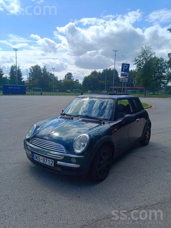 Black MINI Cooper 2002 in Bauska, with an engine capacity of 1.60 L and mileage of 228 thousand km for 1800 €, photo 1 on AUTOMOTO.COM.LV