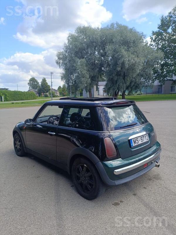 Black MINI Cooper 2002 in Bauska, with an engine capacity of 1.60 L and mileage of 228 thousand km for 1800 €, photo 2 on AUTOMOTO.COM.LV