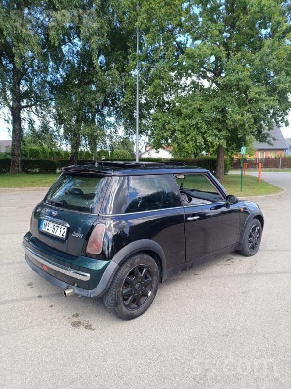 Black MINI Cooper 2002 in Bauska, with an engine capacity of 1.60 L and mileage of 228 thousand km for 1800 €, photo 4 on AUTOMOTO.COM.LV